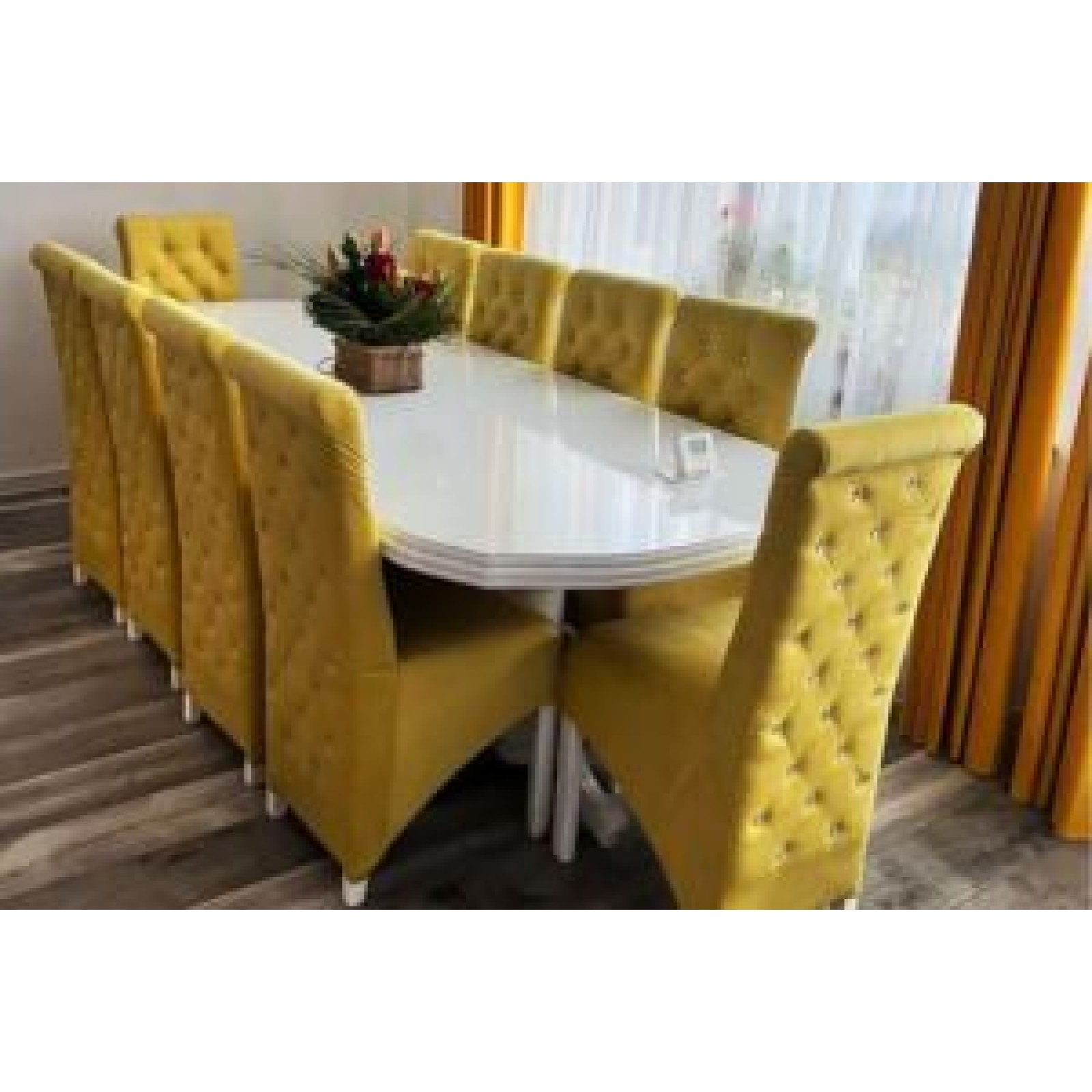 Seturi de masă cu scaune la comandă